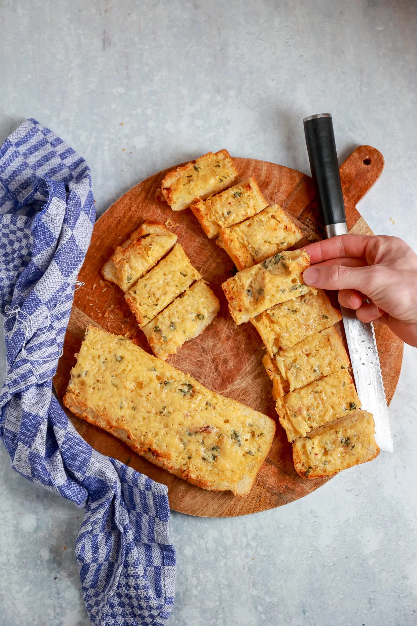 Knoflookbrood uit de oven | lekker smeuïg - Lekker en Simpel